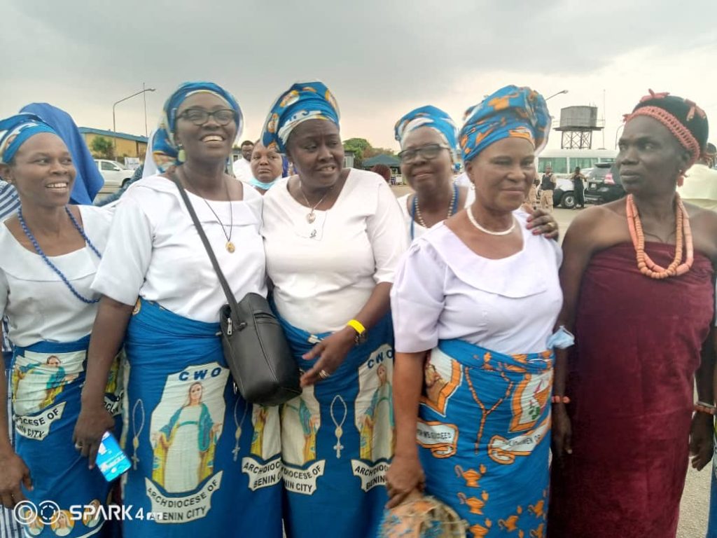 Benin City Archdiocese accords Akubeze rousing welcome back home as Ex ...