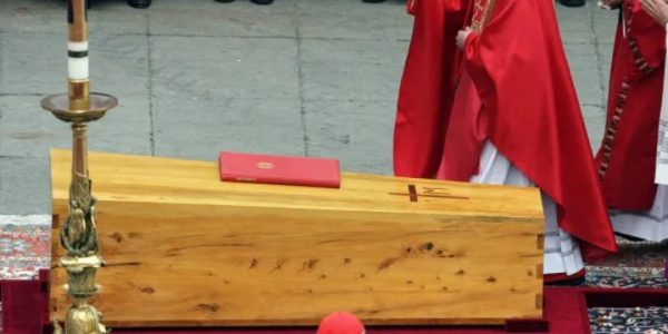 WHY POPES ARE BURIED IN THREE COFFINS – NIGERIA CATHOLIC NETWORK