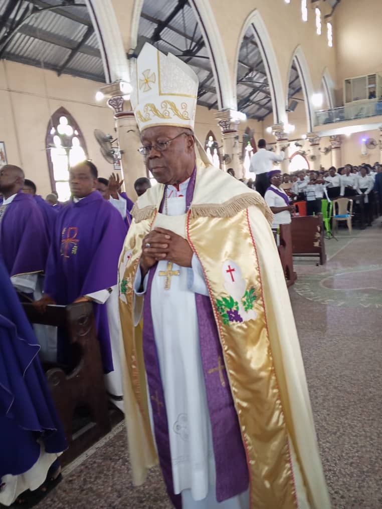 Archbishop Ukpo laid to rest amidst encomium galore – NIGERIA CATHOLIC ...