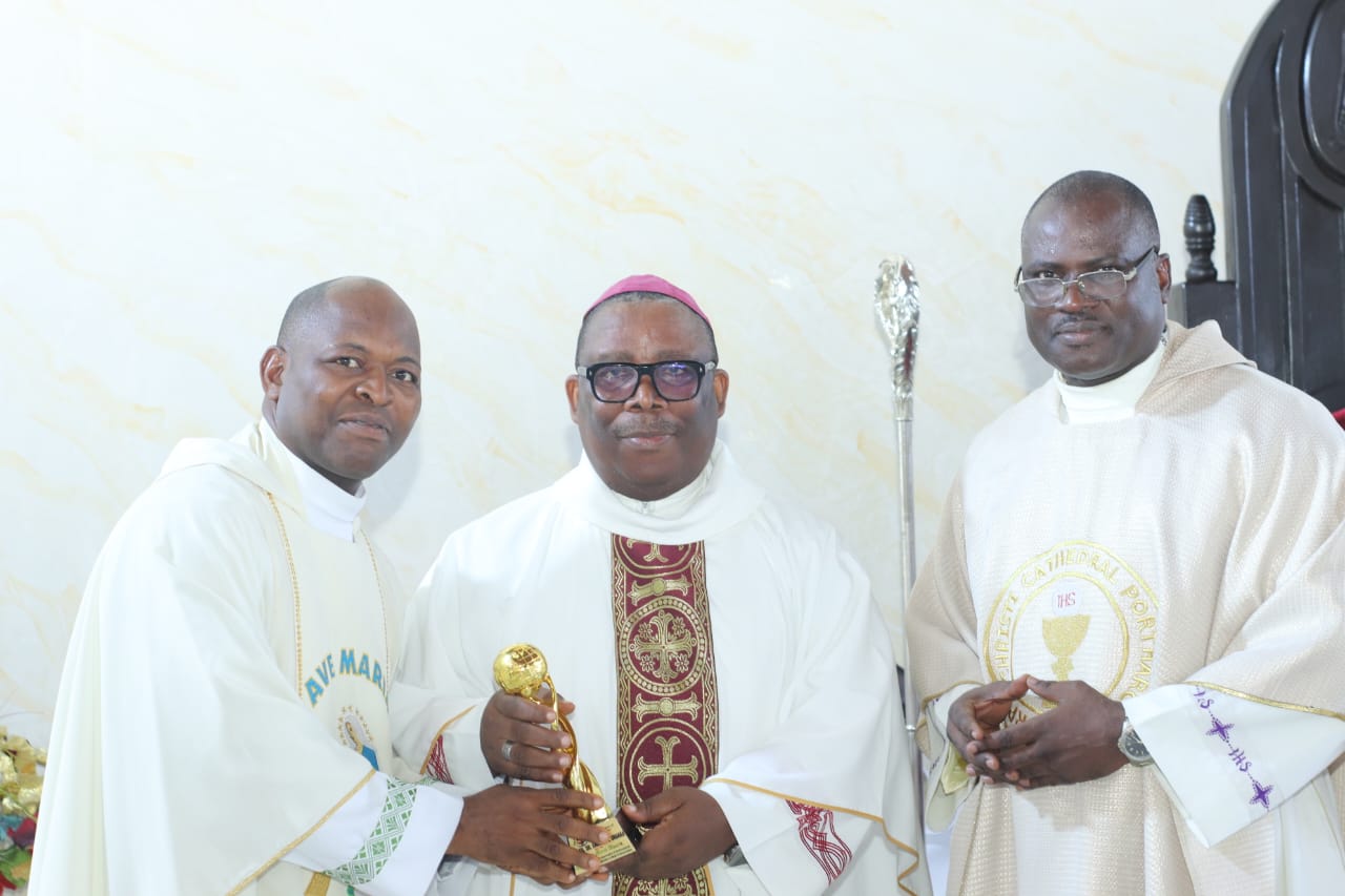 Bishop Eluke flags off 4th ComWEEK, says “Everyone Needs Media Literacy ...